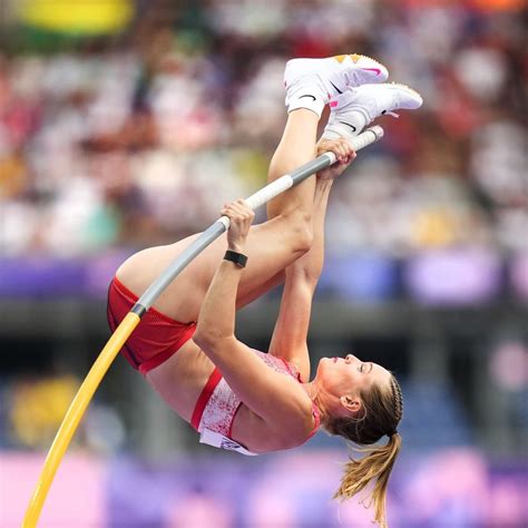 Alysha Newman En Diferentes Facetas Atleta Y Modelo Colormusic