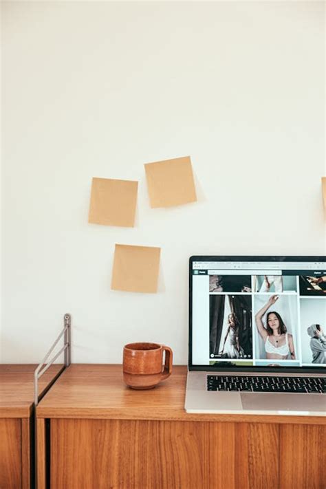 Copy Space 기기 기술 깨끗한 나무 질감 노트북 독창성 디지털 기기 디지털 라이프스타일 디지털 유목민 라이프스타일 미니멀리스트 작업 공간