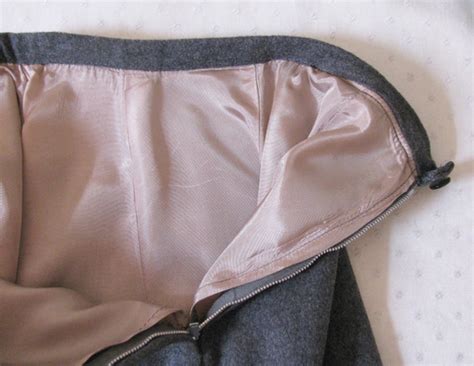 Classic Vintage 1950s Medium Gray Heavy Wool Flannel … Gem