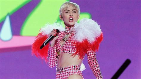Miley Cyrus Bangerz Tour Resumes And She Instagrams A Celebratory