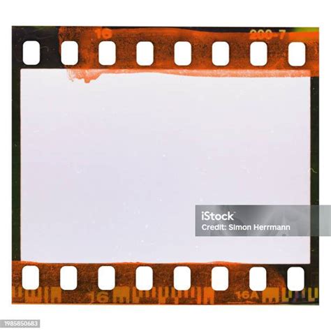 페인트로 격리 된 단일 35mm 직경 필름 프레임이 재료에 남아 있습니다 프레임에 대한 스톡 사진 및 기타 이미지 프레임 영화 산업 1990 1999 년 Istock
