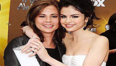 As A Mother I Was Helpless Scared Selena Gomez S Mom Catch News