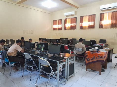 Lab Komputer Umum Smk Negeri 5 Surakarta