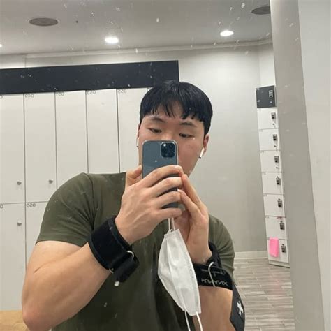 편성찬 sung chan Threads Say more