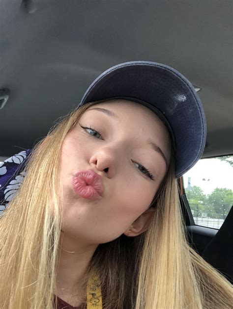 Pin By Ann David Lee On Kissy Face Kissy Face Duck Face Cute Girls