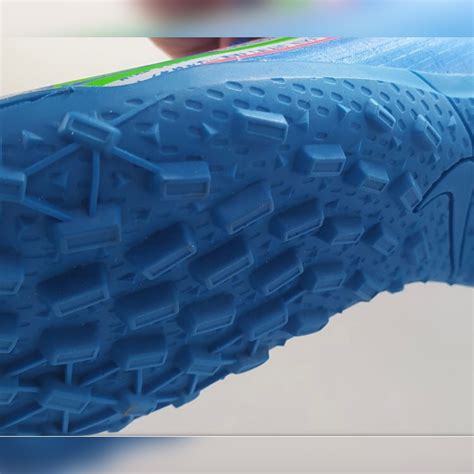 خرید آنلاین و قیمت کفش فوتبال مردانه مدل استوک ریز 1403 وکسی