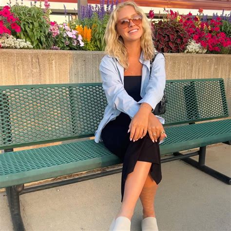 Daisy Kent Biography Rising Star From The Bachelor Season 28