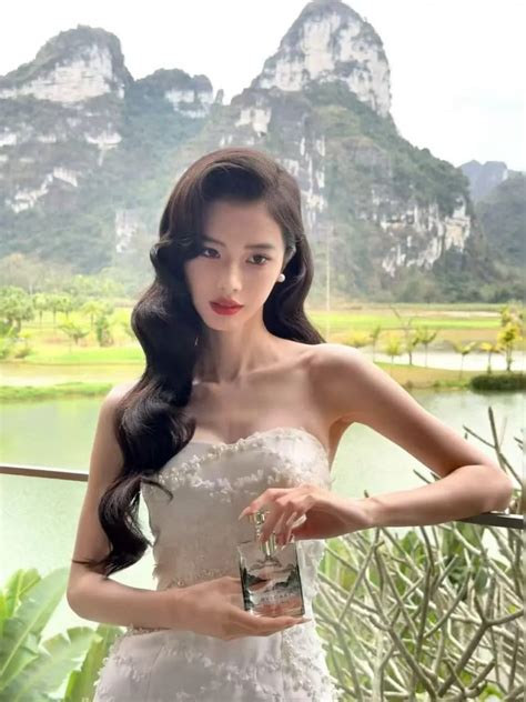 30 Kiểu Tóc Uốn Gợn Sóng Hot Nhất Giúp Nàng Tự Tin Mọi Lúc Mọi Nơi