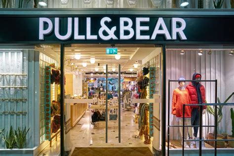 Pull&Bear editorial photo. Image of wear, shopfront - 134650751