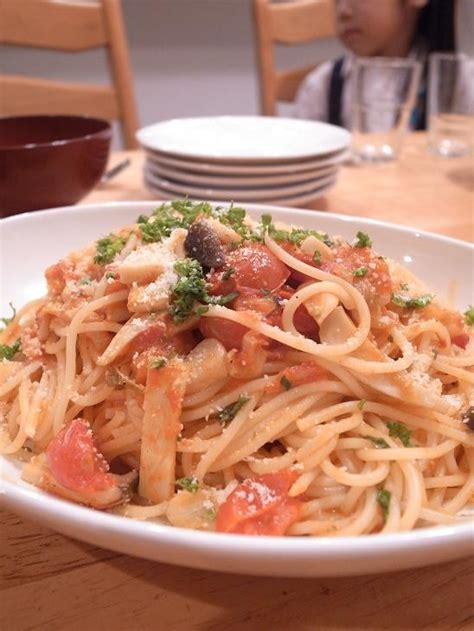エリンギとプチトマトとレタスのトマトソースパスタ｜tokyo Fmクロノスの収録でした。 ビストロパパ ～パパ料理のススメ～