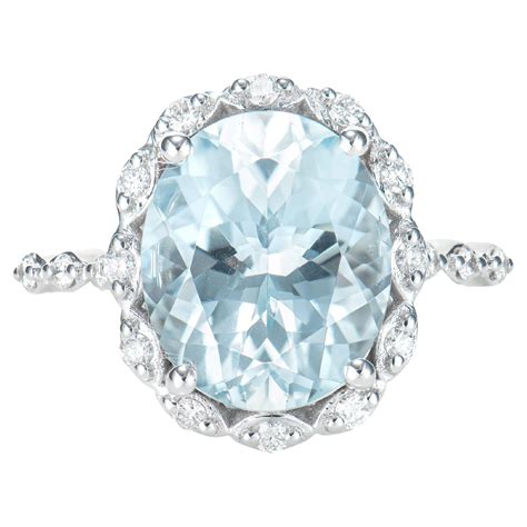 420 Carat Aquamarine Elegant Ring In 18 Karat White Gold With White