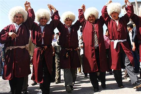 پوشاک مردان ترکمن کلاه، تن پوش، شلوار و کفش مردان ترکمنی