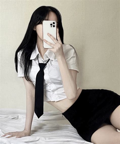 🚛당일발송👔스쿨룩 롯데월드강추 극강 개미허리 날씬핏 반팔 크롭셔츠 에이블리