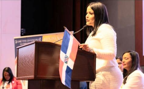 Yanilda Estrella Reconocida En El Congreso De Los Ee Uu Por Su Impacto Como Hispana Influyente