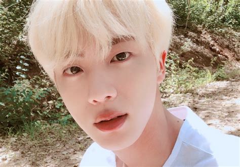 방탄소년단 진 매혹적이고 만지고 싶은 입술을 가진 남자 아이돌 1위 日설문 스타뉴스