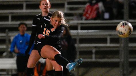 Apple Valley Girls Soccer Shuts Out Oak Hills In A Mrl Showdown
