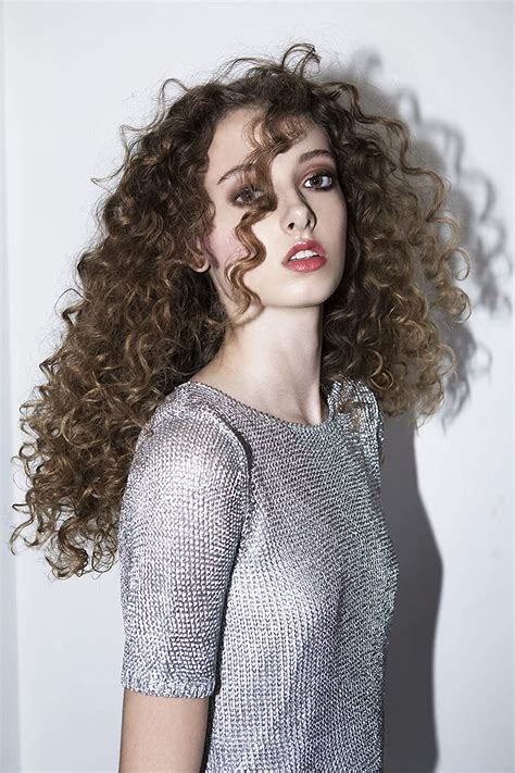 R Co Twister Curl Primer Lightweight Styling Primer For Moisturized And Defined Curls 5 0 Fl