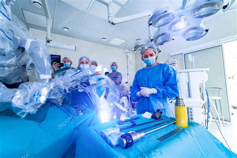 Cirug a Da Vinci. Cirug a rob tica. Operaci n m dica con robot. 2024