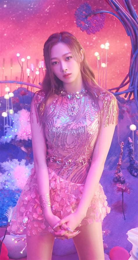 1082x2042 Giselle Aespa Singer 1082x2042 Resolution Wallpaper Hd Music