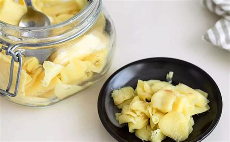 Маринуем имбирь в домашних условиях Нарезали из корня и получилось в разы вкуснее магазинного