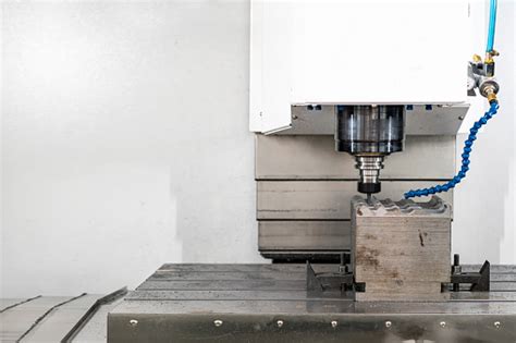산업용 제조 공정을 위한 고속 및 정확도 Cnc 자동 가공 센터로 작업하는 커팅 공구 Cnc 장치에 대한 스톡 사진 및 기타