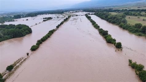 Наводнени земеделци могат да подават искове за подпомагане Компас Медия