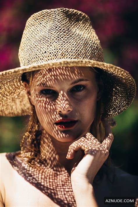 HANNAH HOLMAN Nude AZNude