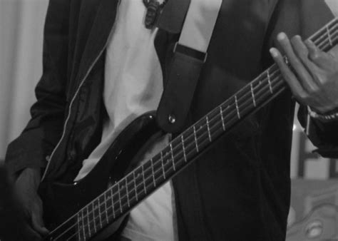 Eksplorasi 11 Bassis Terkenal Dari Tanah Air