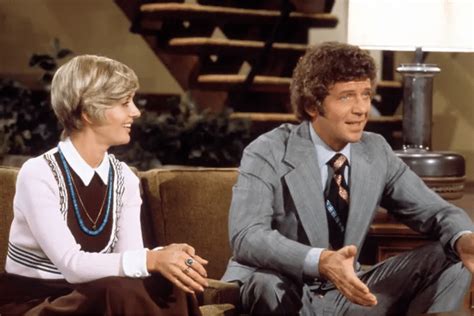 23 Most Outdated Lessons From Classic Sitcom Dads