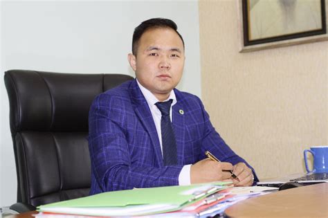 Өмгөөлөгч С Баянмөнх Зээлдэгч зээлдүүлэгчийн харилцааг хуулиар зохицуулах нь зүйтэй