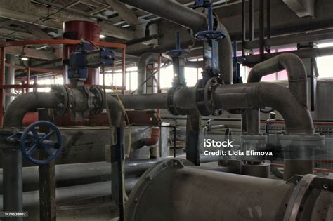 강관 튜브 증기 터빈 밸브 기계 현대 공장의 케이블 가스 보일러 실 산업 구역 발전소 가솔린에 대한 스톡 사진 및 기타 이미지 Istock