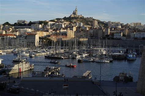 Франция арестува двама души заради взрива в руското консулство в Марсилия