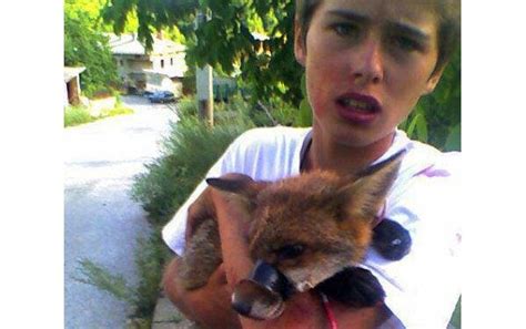 Brave Teen Saves Fox Being Beaten And Kicked By A Group Of Men