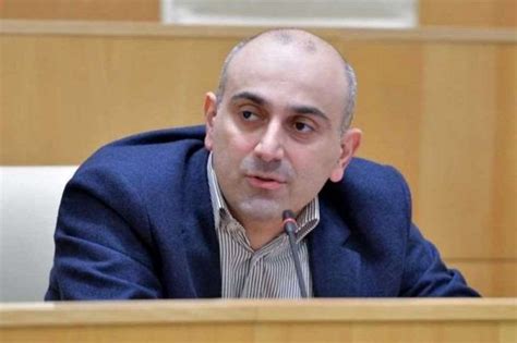 სანდრო რაქვიაშვილი მმართველი პატრიის ბანერზე ამ პლაკატებით „ქართული ოცნება“ უბრალოდ