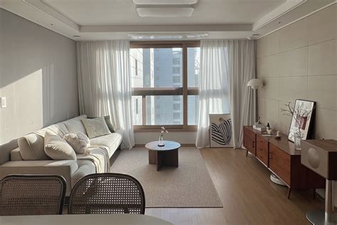 홈스타일링으로만 풀어낸 차분한 색감의 코지하우스 라이프스타일 슈퍼앱 오늘의집