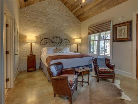 Couples Vacation Getaway In Fredericksburg Texas