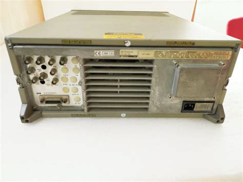 AGILENT 8644B SYNTHESIZED SIGNAL GENERATOR