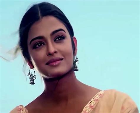 Throwback Aishwarya Rai In 90s Scrolller