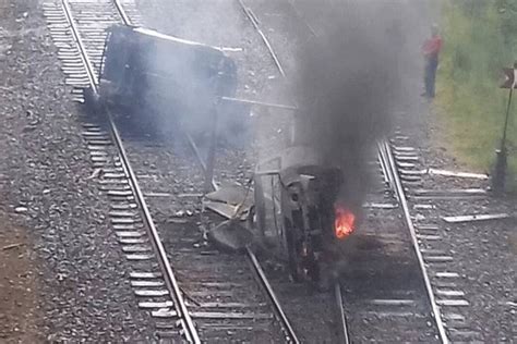 Normalistas Queman Dos Vehículos En El Ajuno Y Realizan Bloqueos Carreteros