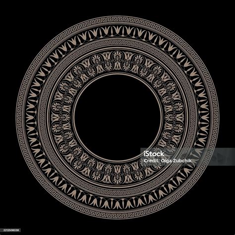 검은 배경에 둥근 황금 클래식 프레임 그리스 꽃 구불구불한 프레임 플레이트 그리스 고대 로마의 패턴 원형 유럽 도자기 접시 전형적인 이집트 그리스 시네시 동기 고대 그리스