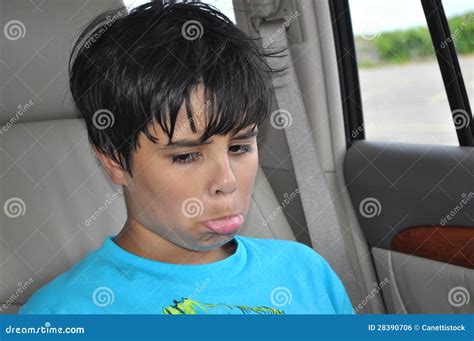 Ledsen Gullig Pojke Arkivfoto Bild Av Invandrare Uttryck