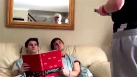 Hermanos Siameses Youtube