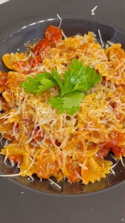 Самая вкусная итальянская паста. Томатная паста с песто - YouTube
