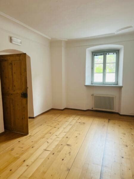 Großes Einladendes Büro In Einem Historischen Gebäude In Brixen Zu Vermieten Büro Praxis