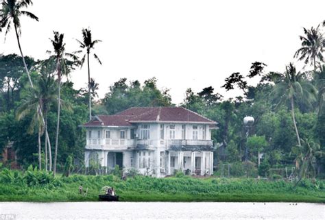 ဦးအောင်ဆန်းဦး နှင့် ဒေါ်အောင်ဆန်းစုကြည် တို့ တရားရင်ဆိုင်နေရသည့် ခြံအမ
