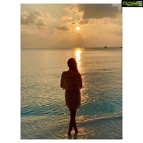 Kriti Sanon Instagram Its Beautiful How The Sun Kisses The Ocean