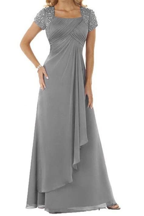 Святкові вечірні сукні для жінок 70 фото