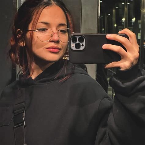 Vic Vic And • Threads Say More