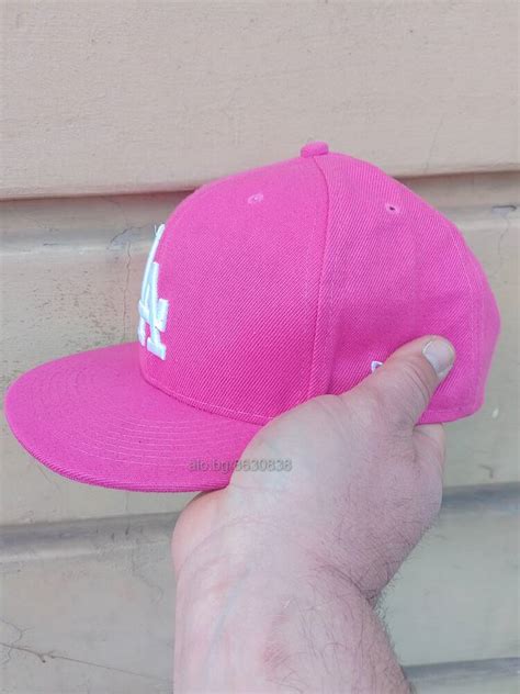 Шапка с права козирка розова Аксесоари Враца Високо качество Памук Отвори за ве