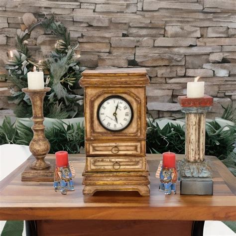 Showpiece Handicraft Table Clock Cell Powered Decorative Analog Clock